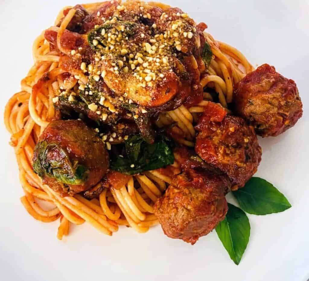 10 Minute Ikea Swedish Vegan Meatballs Pasta with Tomato Sauce - Make ...
