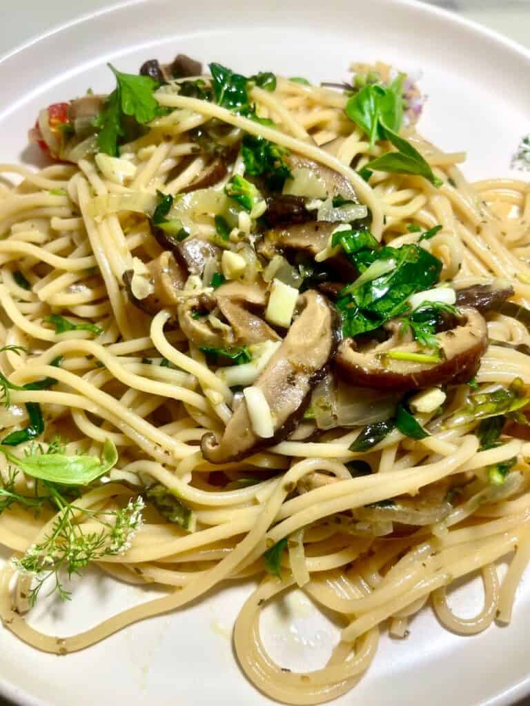 Shiitake Mushroom, Lemon & Garlic Spaghetti - Make Pure Thy Heart